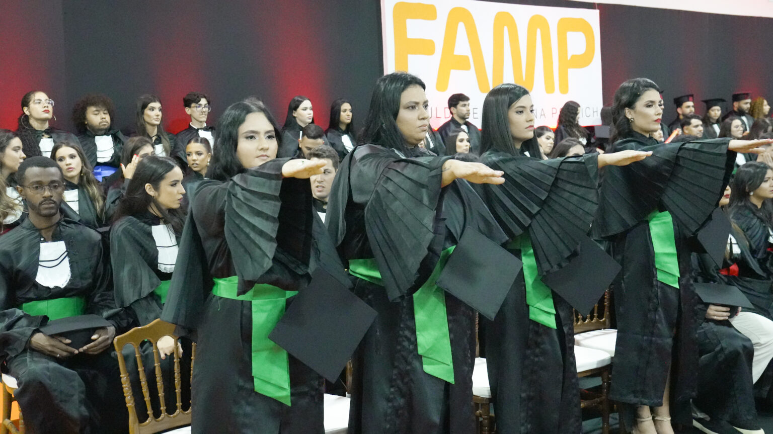 Faculdade FAMP. – Você pensa no seu futuro. A FAMP realiza.